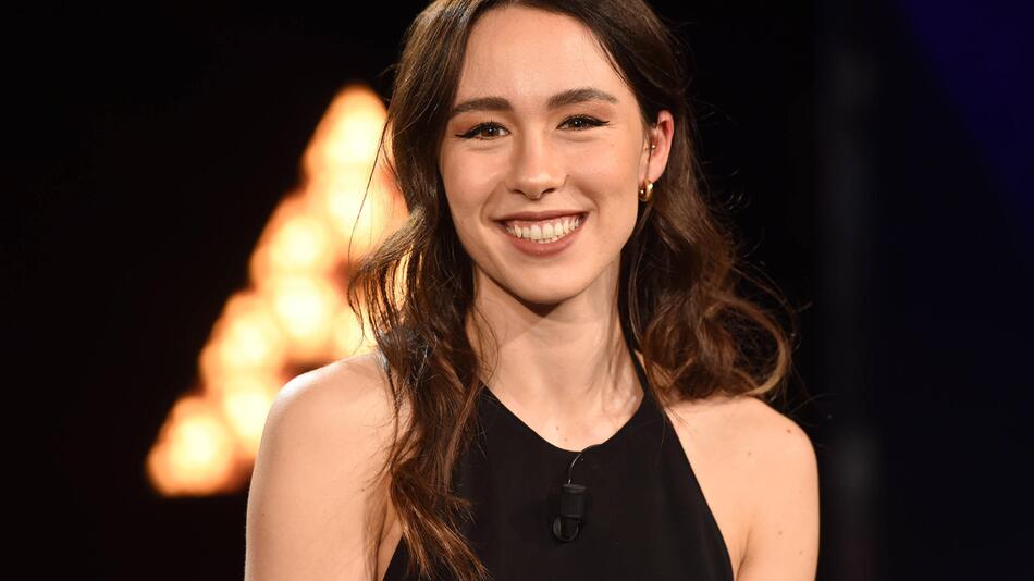 Moderatorin Laura Winter und Nationalspieler Jonas Hofmann verlobt | WEB.DE