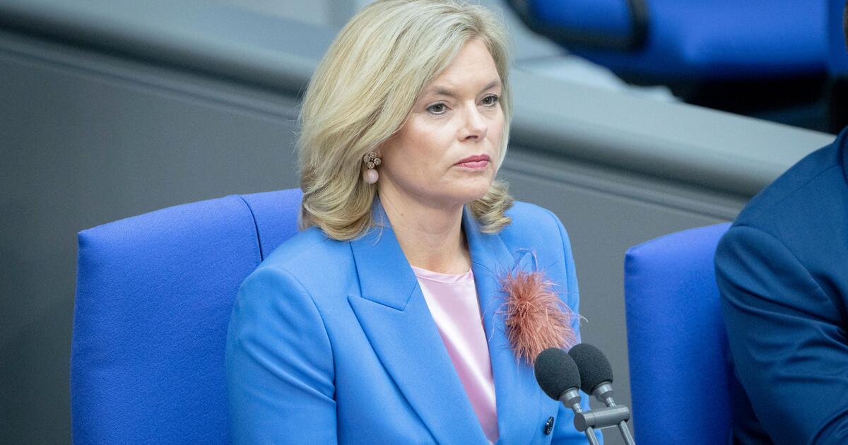 Klöckner lässt Kritik an sich abprallen | WEB.DE