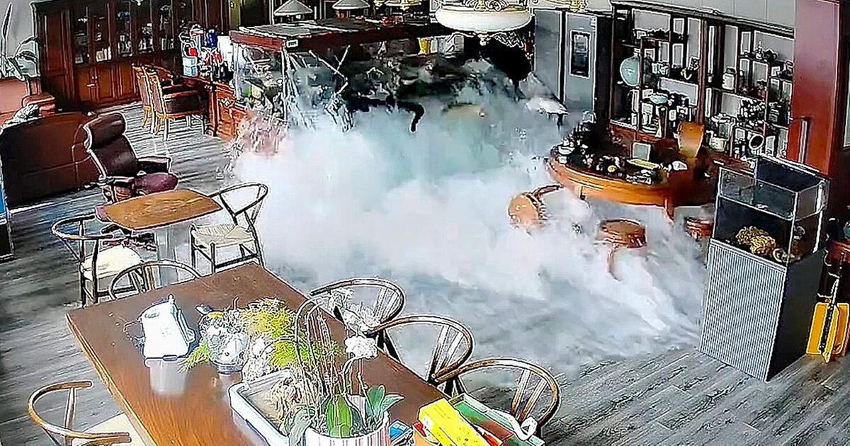 Aquarium zerspringt und flutet Büro - Video | WEB.DE