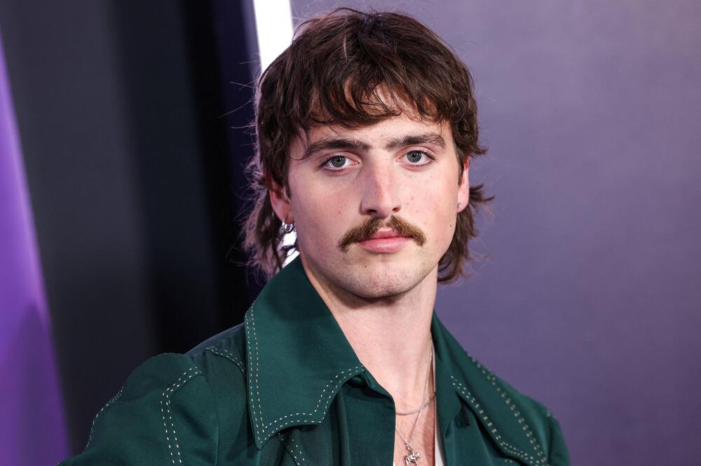 Benson Boone debuts a never-heard-before song, and fans think his words ...