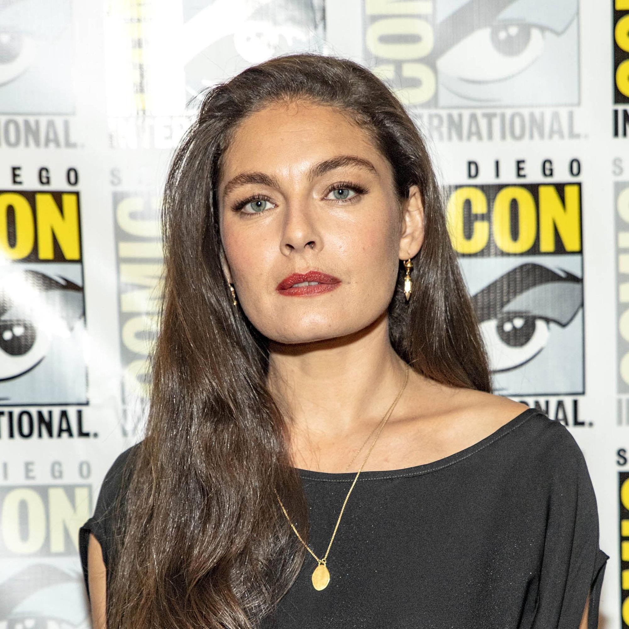 Alexa Davalos An Ceo Alexa Davalos