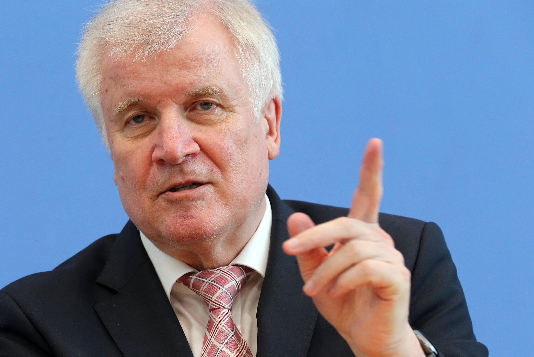 Seehofer Legt Eckpunkte F r Einwanderungsgesetz Vor WEB DE