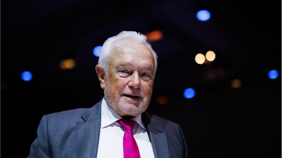 Strack-Zimmermann setzt gegen Kubicki eins drauf | WEB.DE