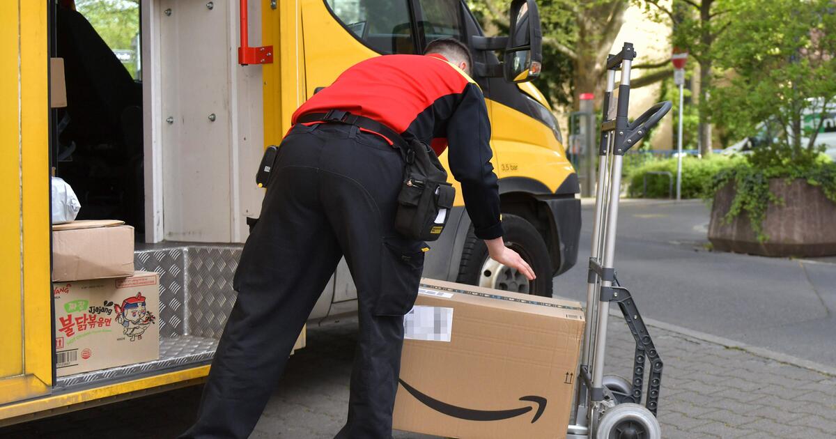 Paketboten in Vorweihnachtszeit auch abends unterwegs - Video | WEB.DE