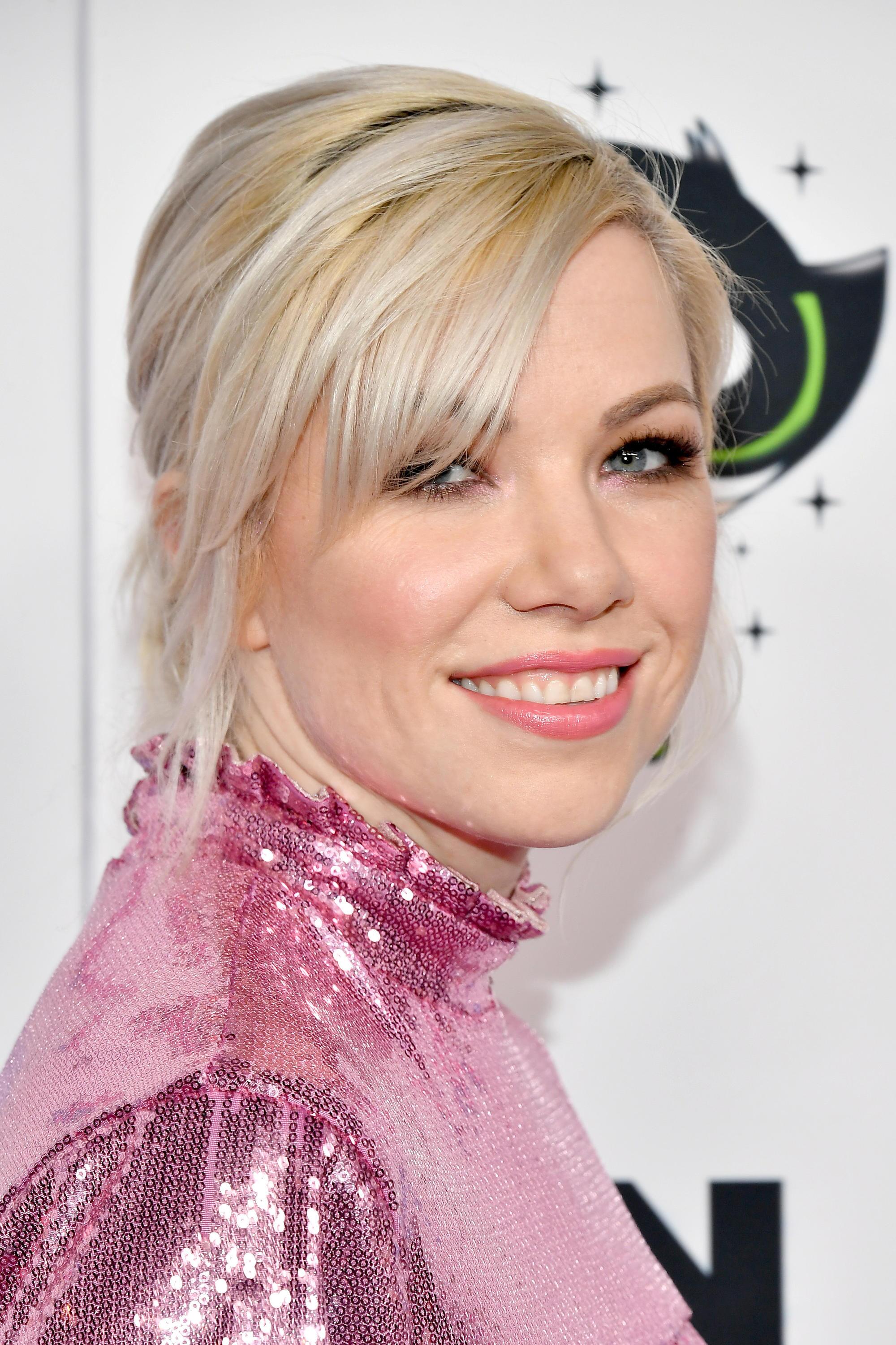 Carly Ray Jepsen Carly Rae Jepsen Just Announced A New Album And A