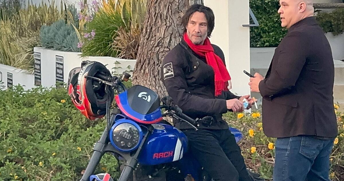 Keanu Reeves: Auf eigenem Bike zu "John Wick"-Doku | WEB.DE