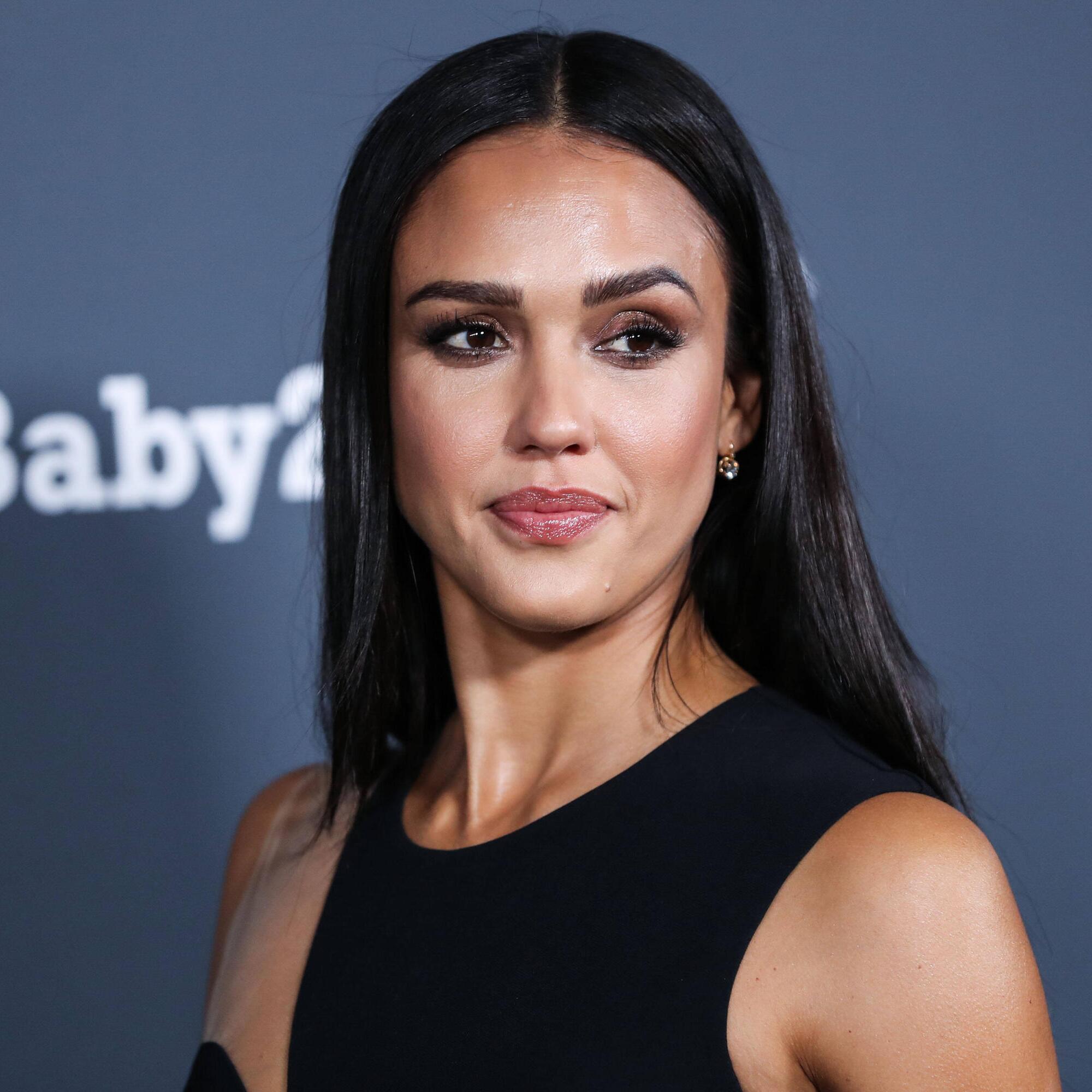 Jessica Alba Background