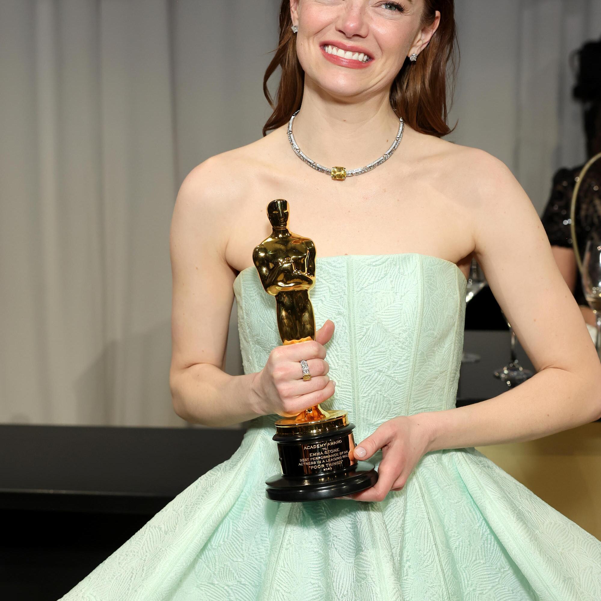 Emma Stone Blaues Kleid Vorname Fake! Emma Stone Will Ihren Richtigen