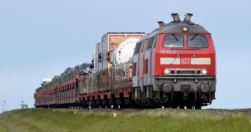 Reisefahrzeug: Bus, Mietwagen, Autozug | WEB.DE