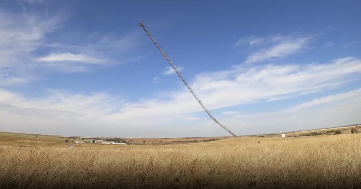 Funkmast in Oklahoma stürzt in sich zusammen - Video | WEB.DE
