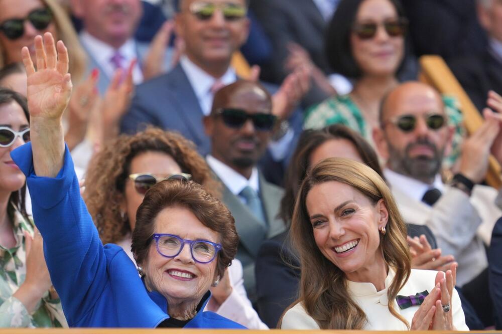 Bei Wimbledon: Prinzessin Kate mit Standing Ovations begrüßt | WEB.DE