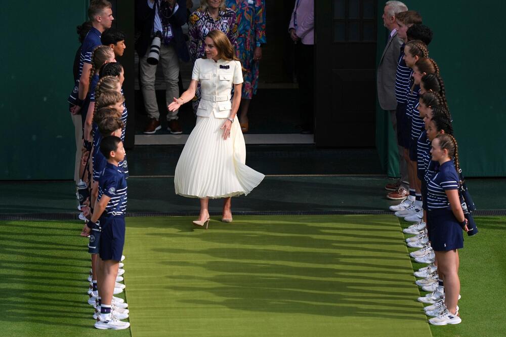 Bei Wimbledon: Prinzessin Kate mit Standing Ovations begrüßt | WEB.DE