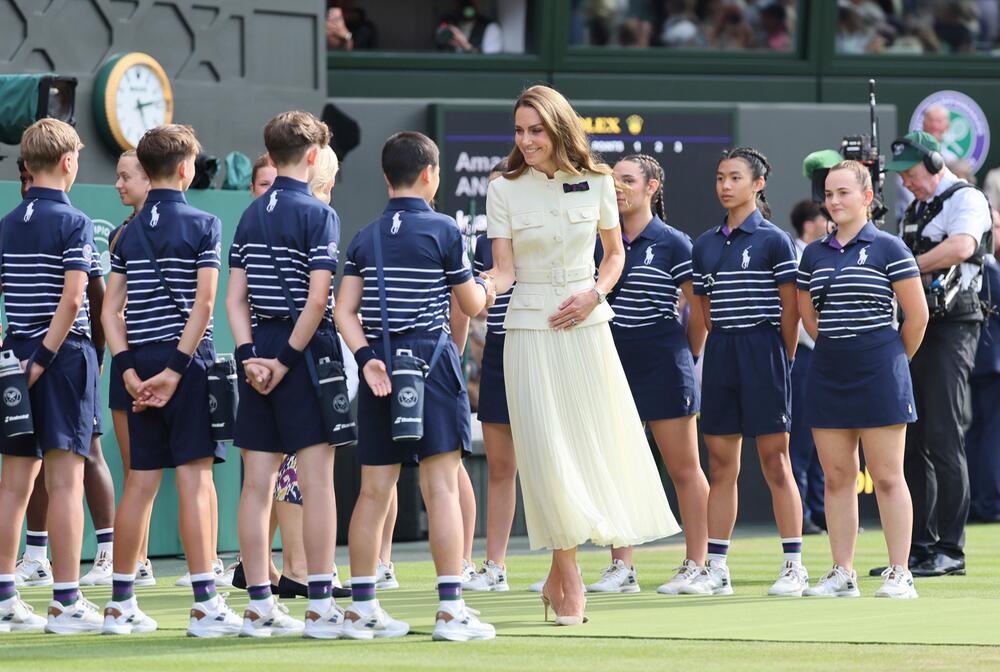 Bei Wimbledon: Prinzessin Kate mit Standing Ovations begrüßt | WEB.DE
