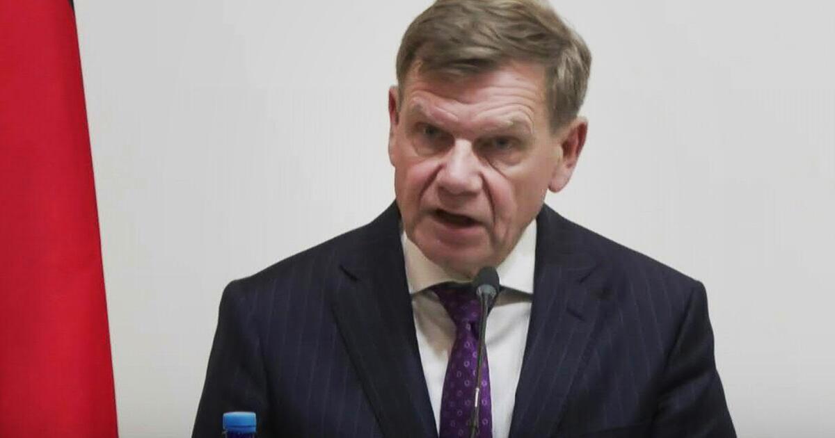 Aroom kim fuck showed up at the right time and was